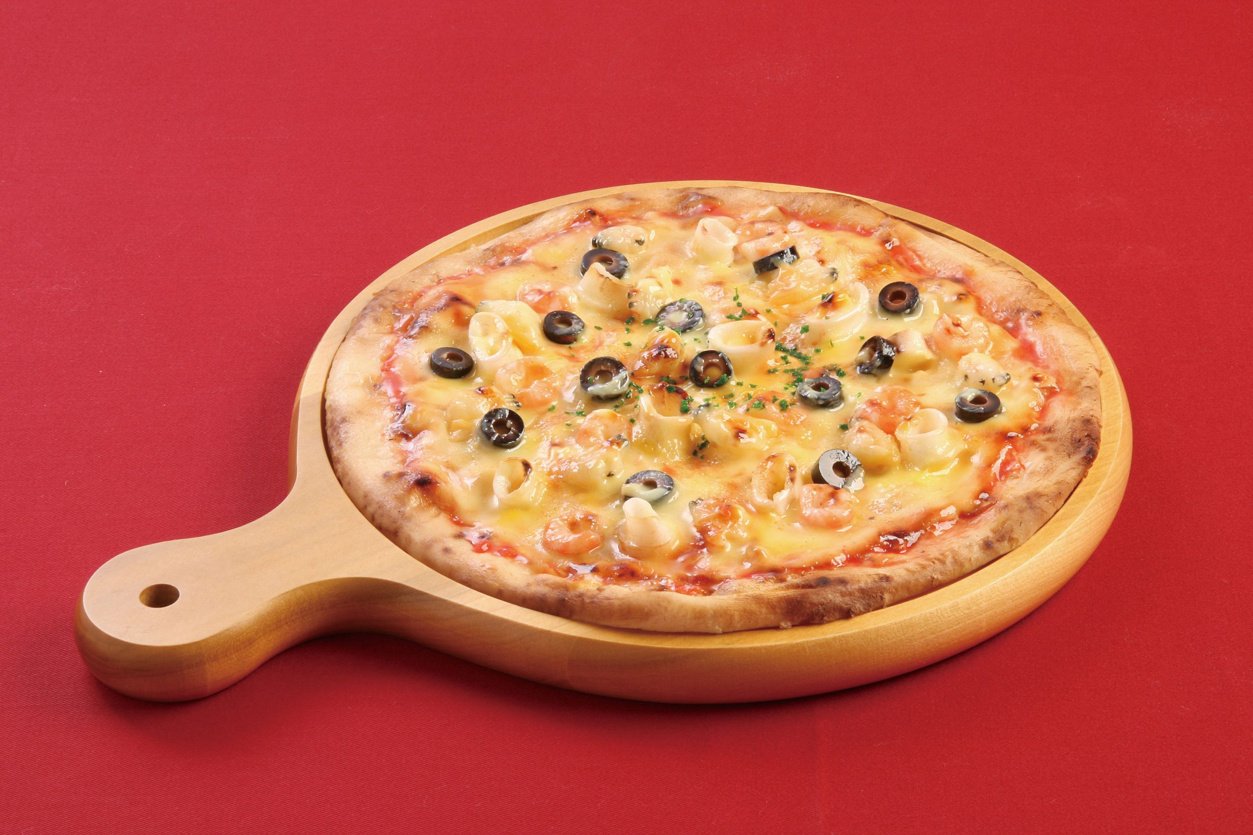 Calamari, prawn, and black olive pizza Replica – Sampuru Sakura